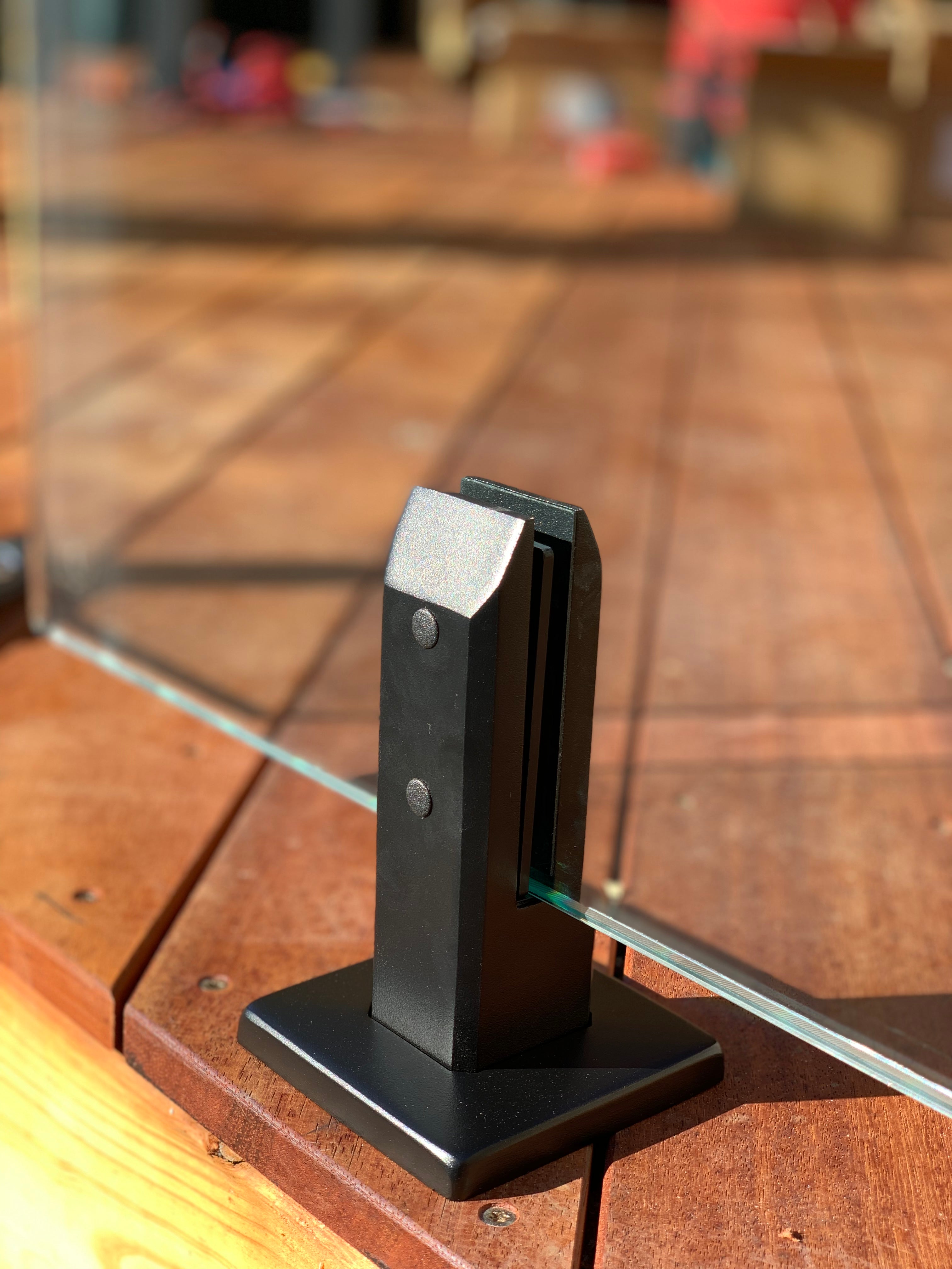 SPIGOTS – Poolsideglass